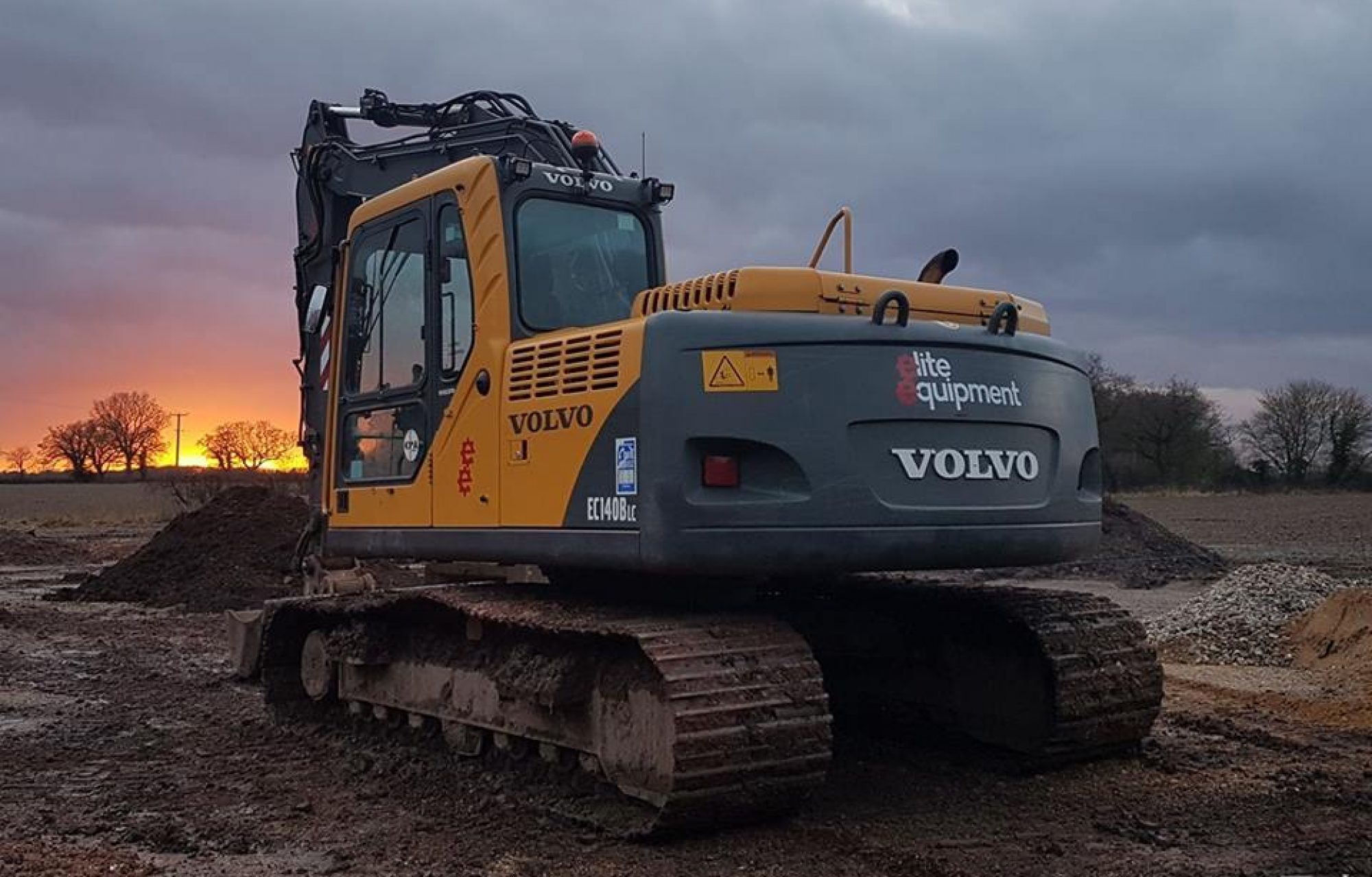 Elite take delivery of Volvo 140 – Elite Equipment Ltd